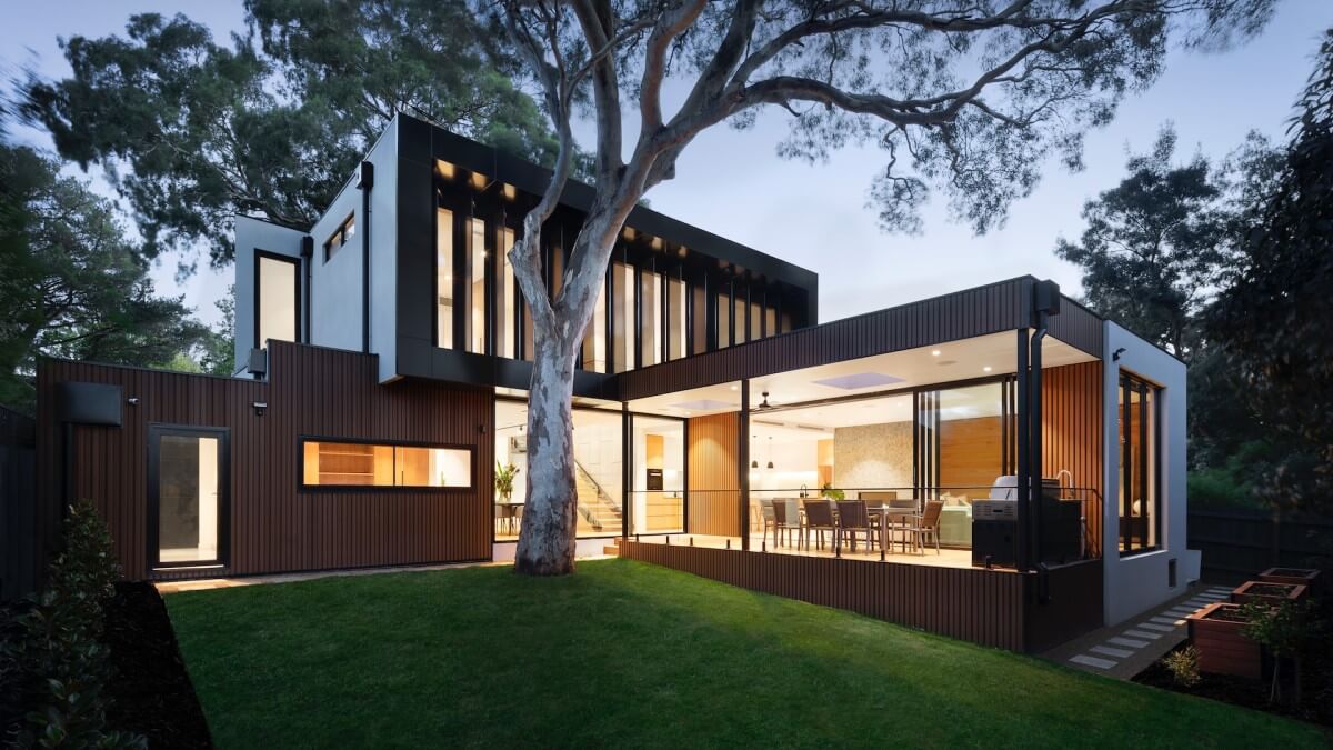 IoT Applications: Smart Homes and Smart Cities