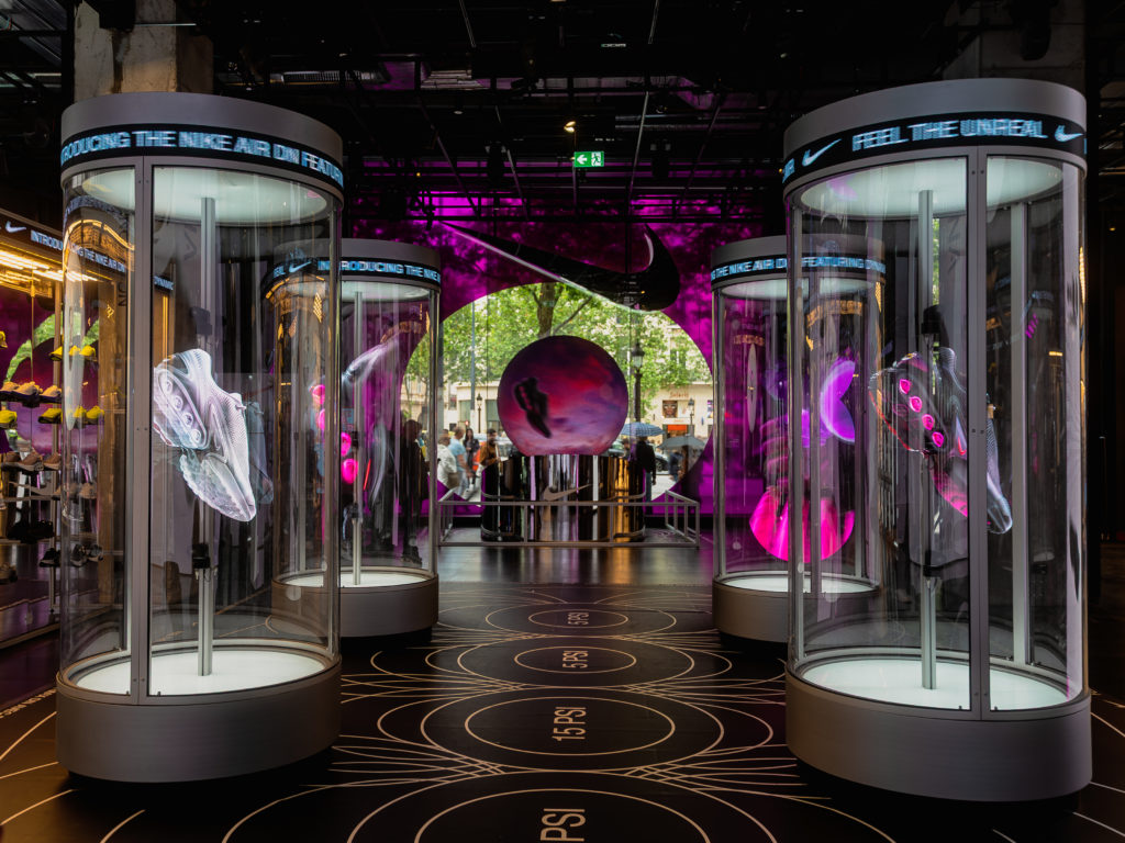 3 Ways 3D Holograms are Redefining Retail - HYPERVSN
